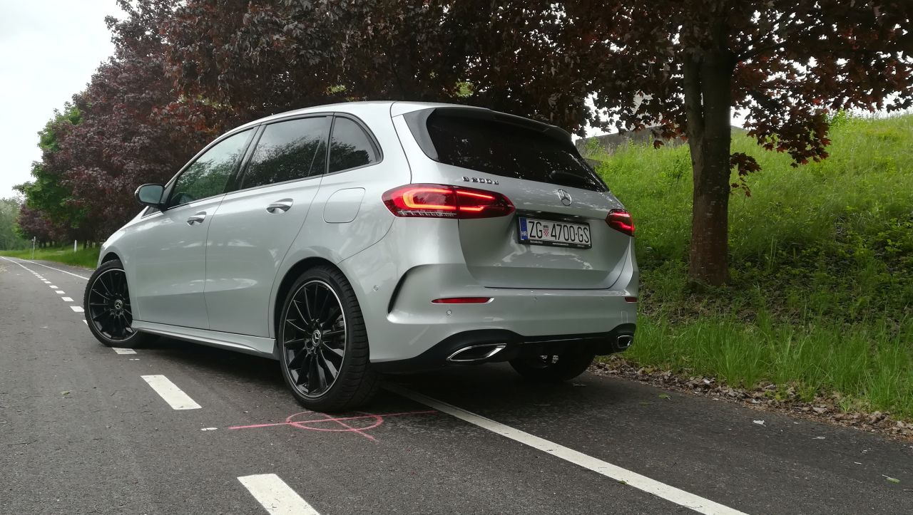 Mercedes-Benz B 200 d 150 AMG Line TEST / Testirali smo... / Testovi ...