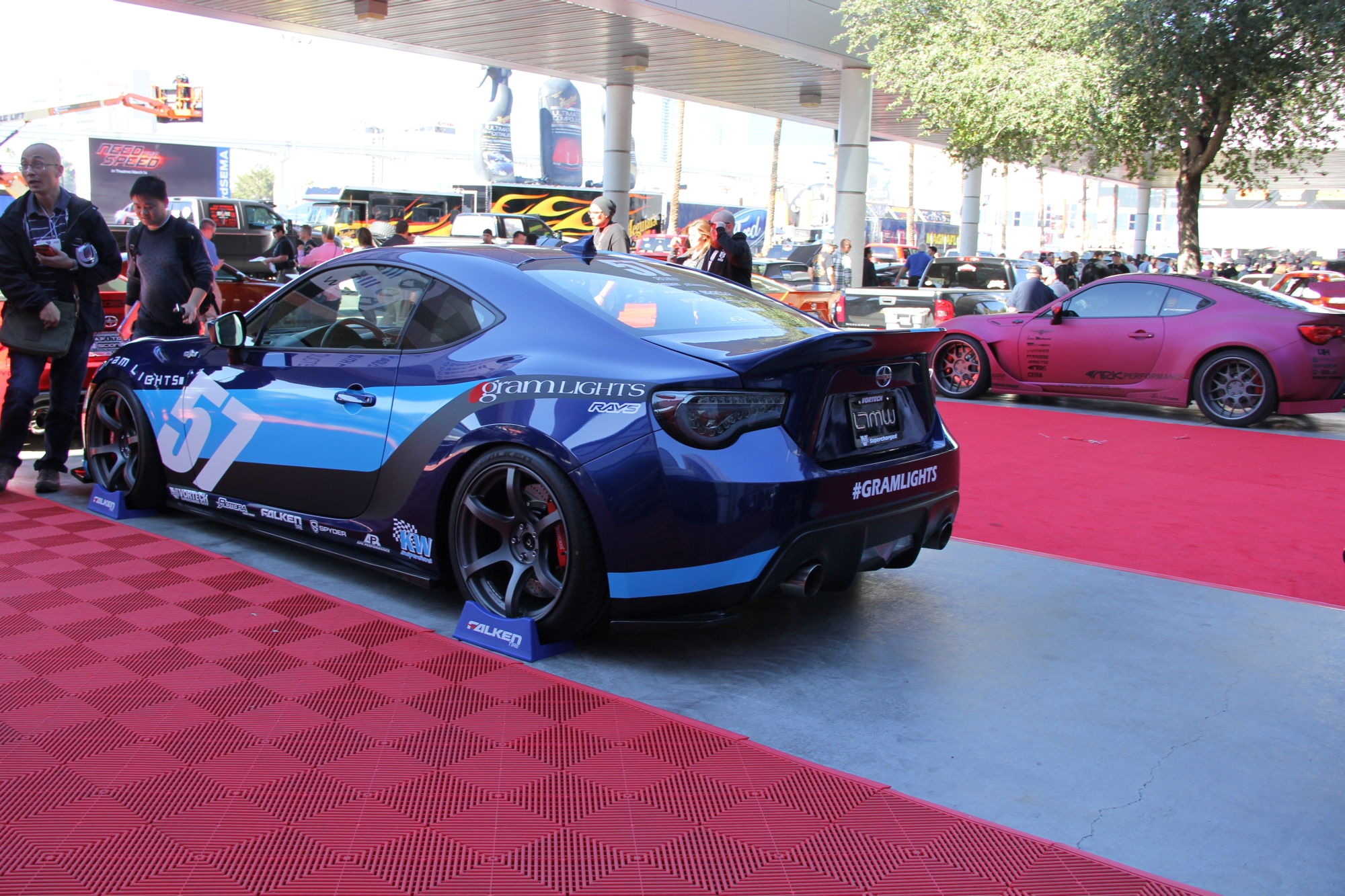 Plave jurilice na SEMA tuning show u Las Vegasu / Izvještaji s ...