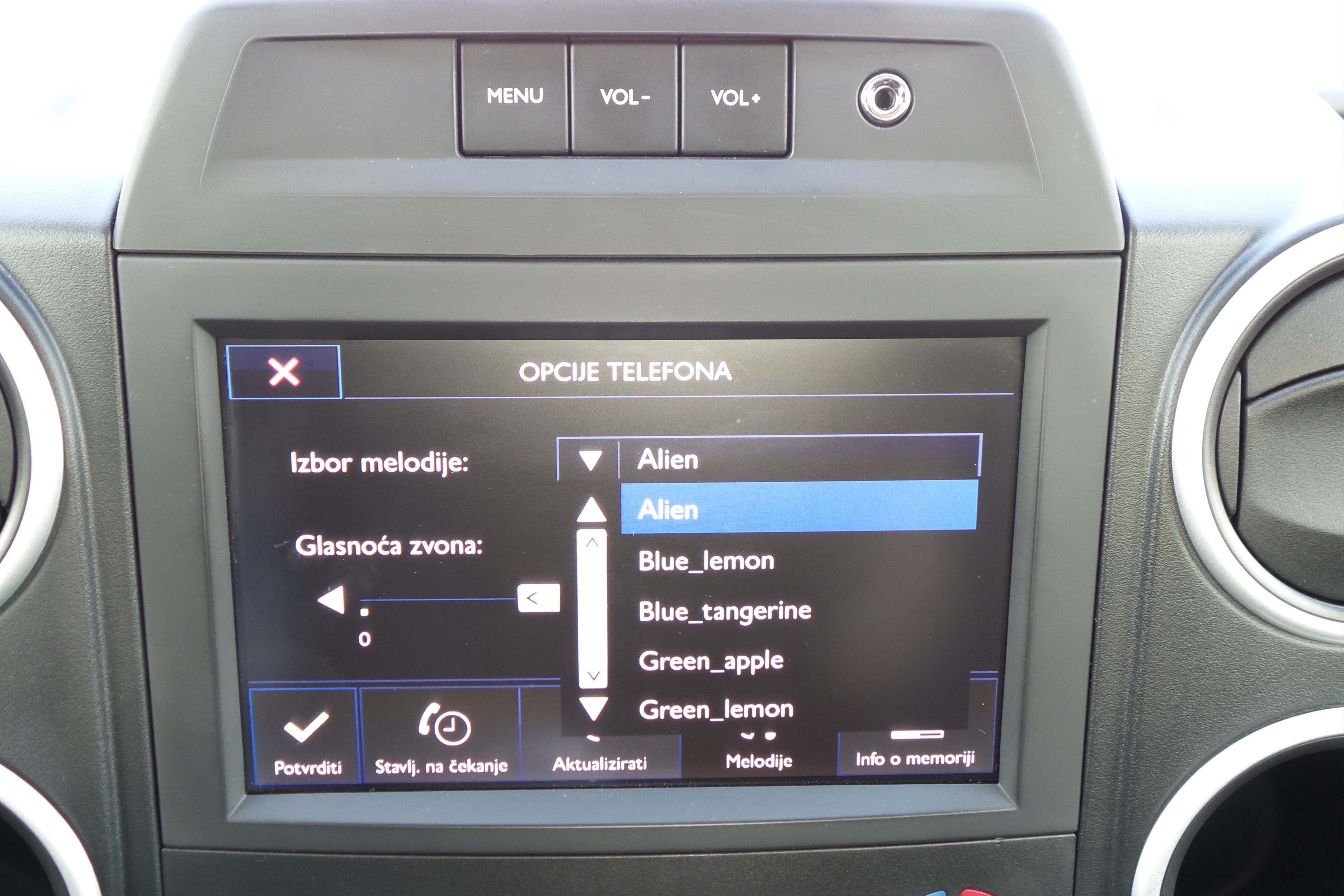 Peugeot Partner Tepee 1.6 BlueHDI 100 Outdoor TEST / Testirali smo ...