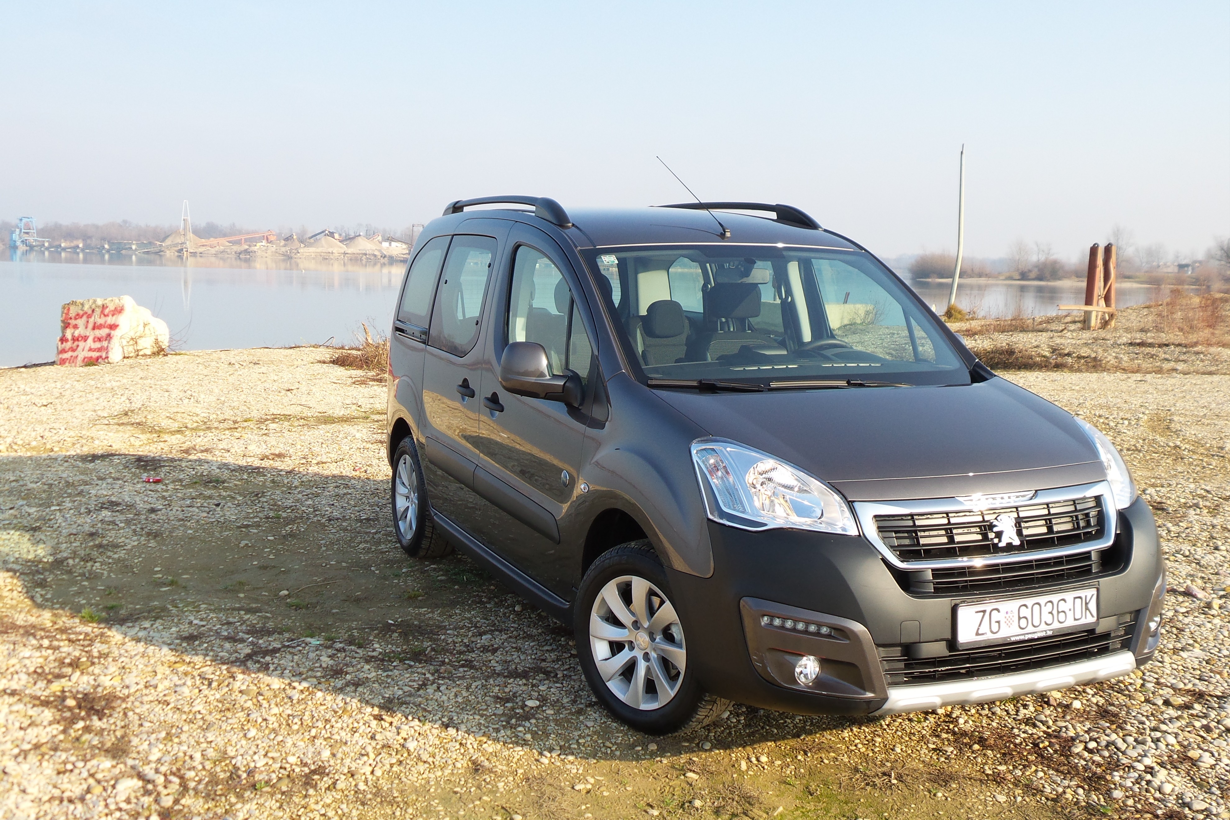Peugeot Partner Tepee 1.6 BlueHDI 100 Outdoor TEST / Testirali smo ...
